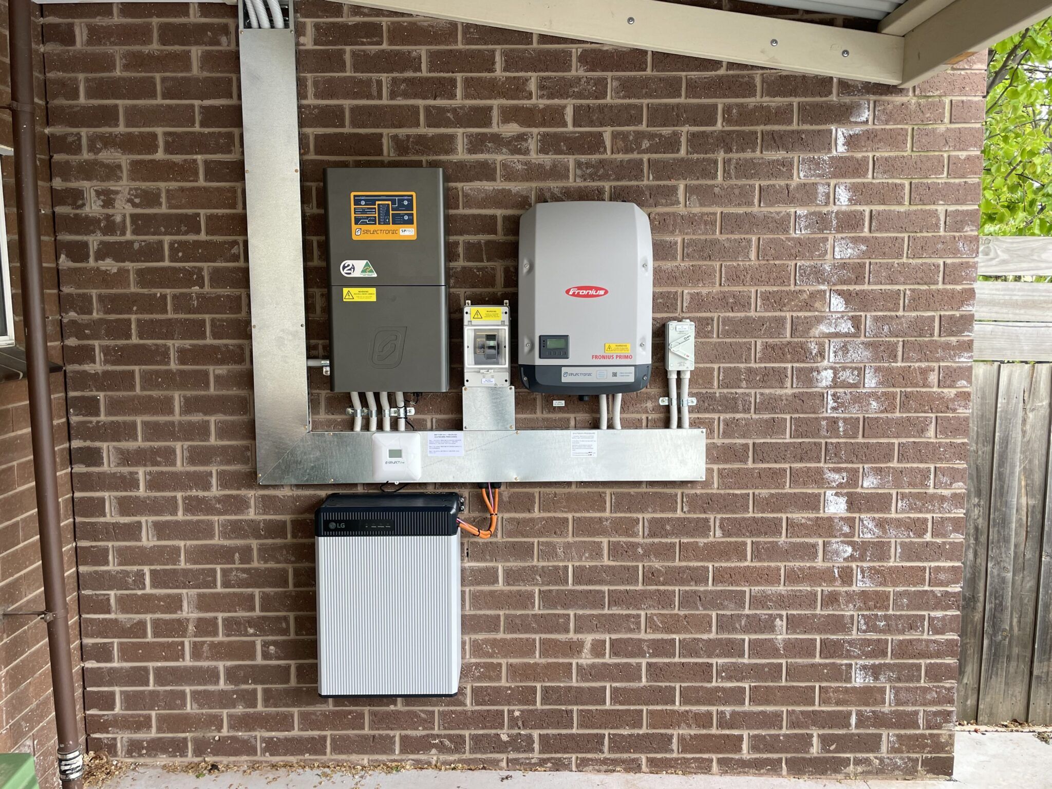 Hybrid Grid Connected with Batteries - Ballarat Solar Panels